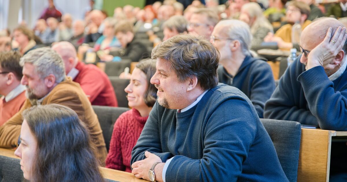 Light in the darkness. Where do protestant ministers see it?